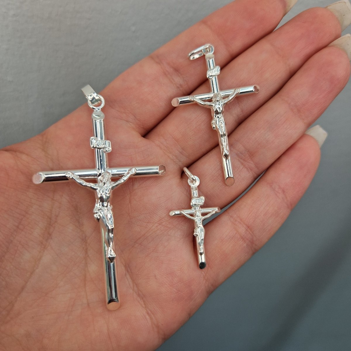 Silverkors rör med Jesus - Guldklippet.se